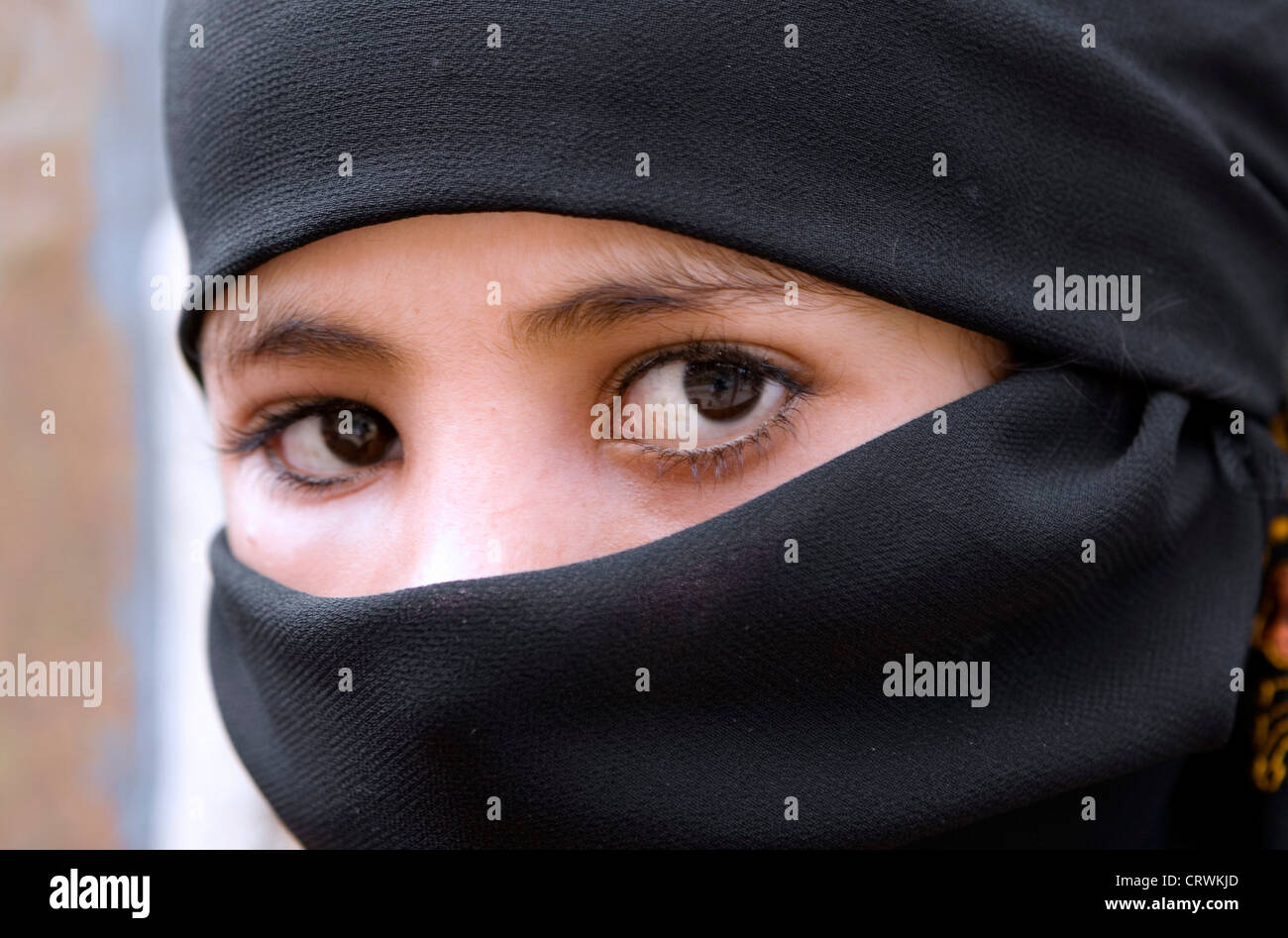 Veiled girl, Haraz Mountains, Manakhah, Sana'a, Yemen Stock Photo - Alamy