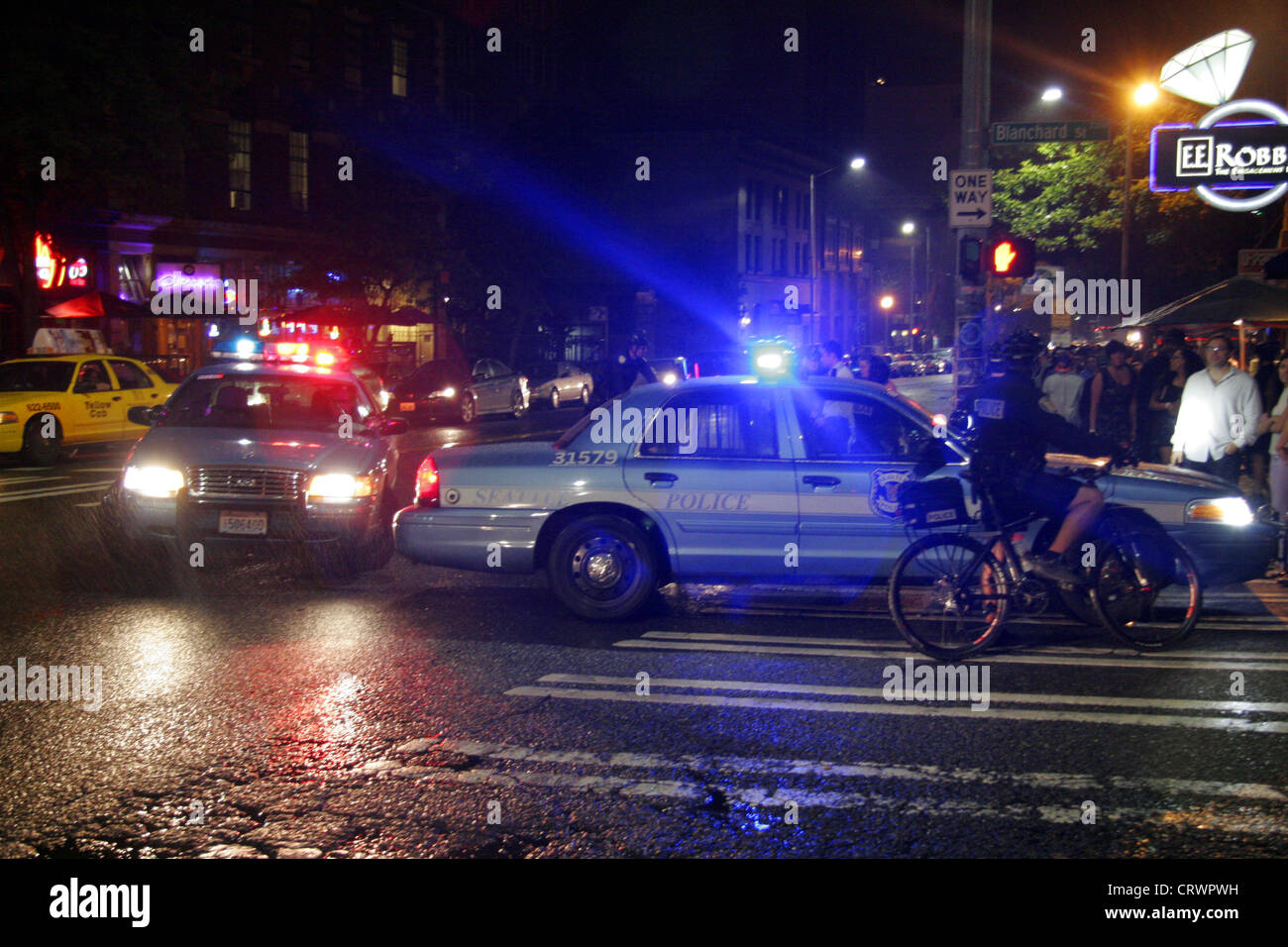 Rain police car hi-res stock photography and images - Alamy