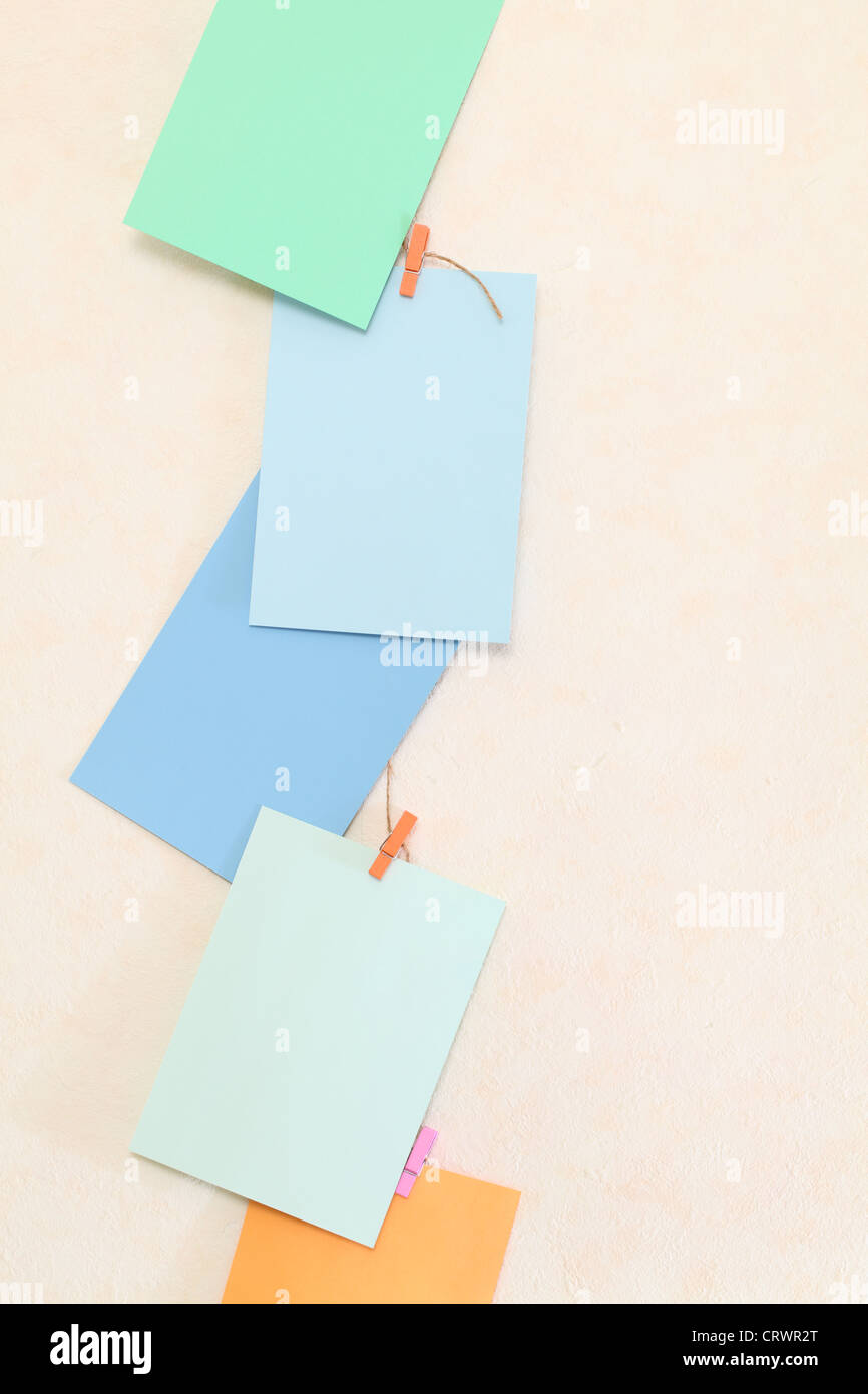 Empty paper card hanging hi-res stock photography and images - Alamy