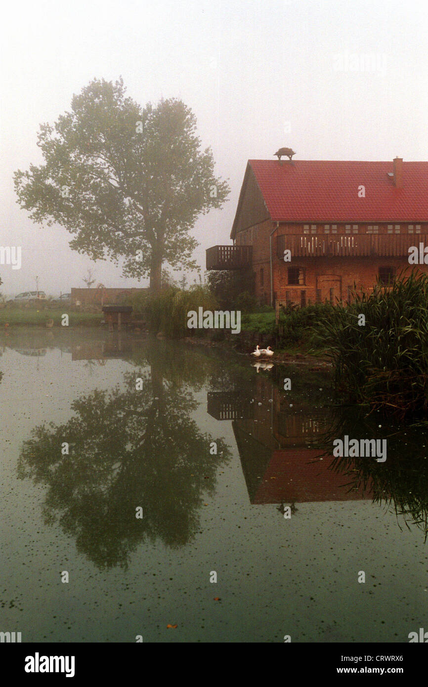 Farmhouse night hi-res stock photography and images - Alamy