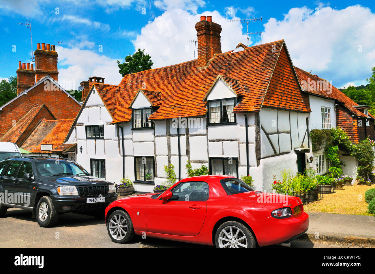 Shere surrey cottage village hi-res stock photography and images - Alamy