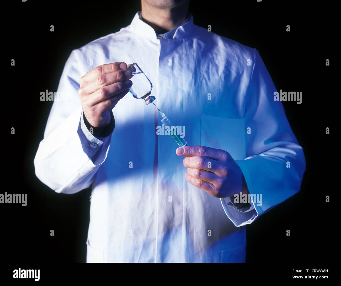 Doctor smock pulls a syringe Stock Photo - Alamy