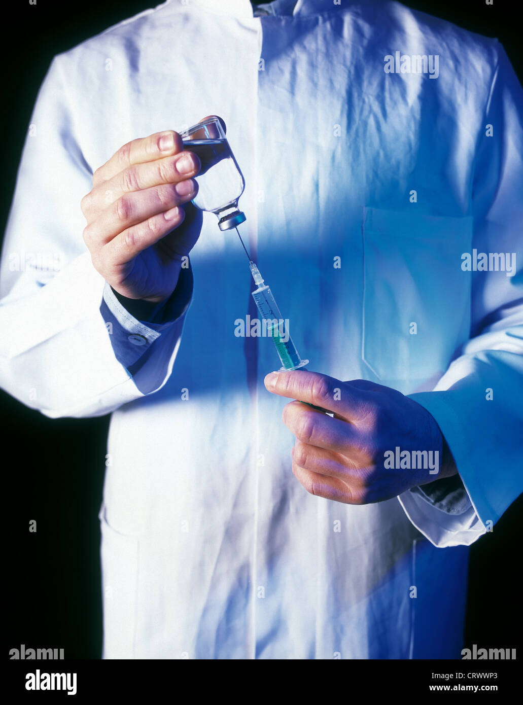 Doctor smock pulls a syringe Stock Photo - Alamy