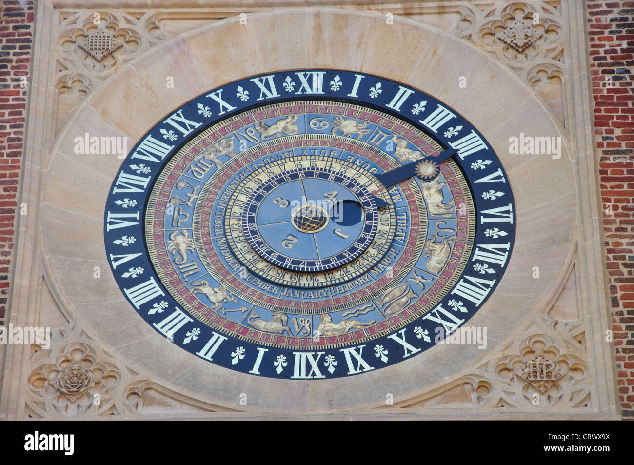 Hampton court palace clock court hi-res stock photography and images ...