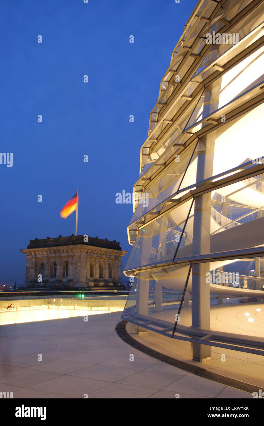 Illuminated dome of the Reichstag in Berlin Stock Photo - Alamy