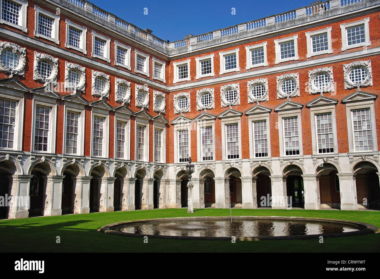 Fountain Court, Hampton Court Palace, Hampton, London Borough of ...