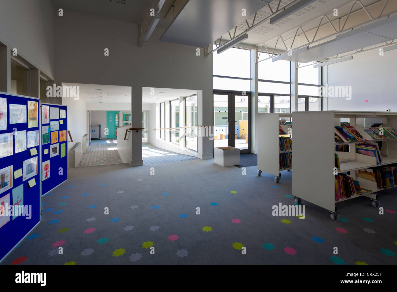 Modern school library hi-res stock photography and images - Alamy