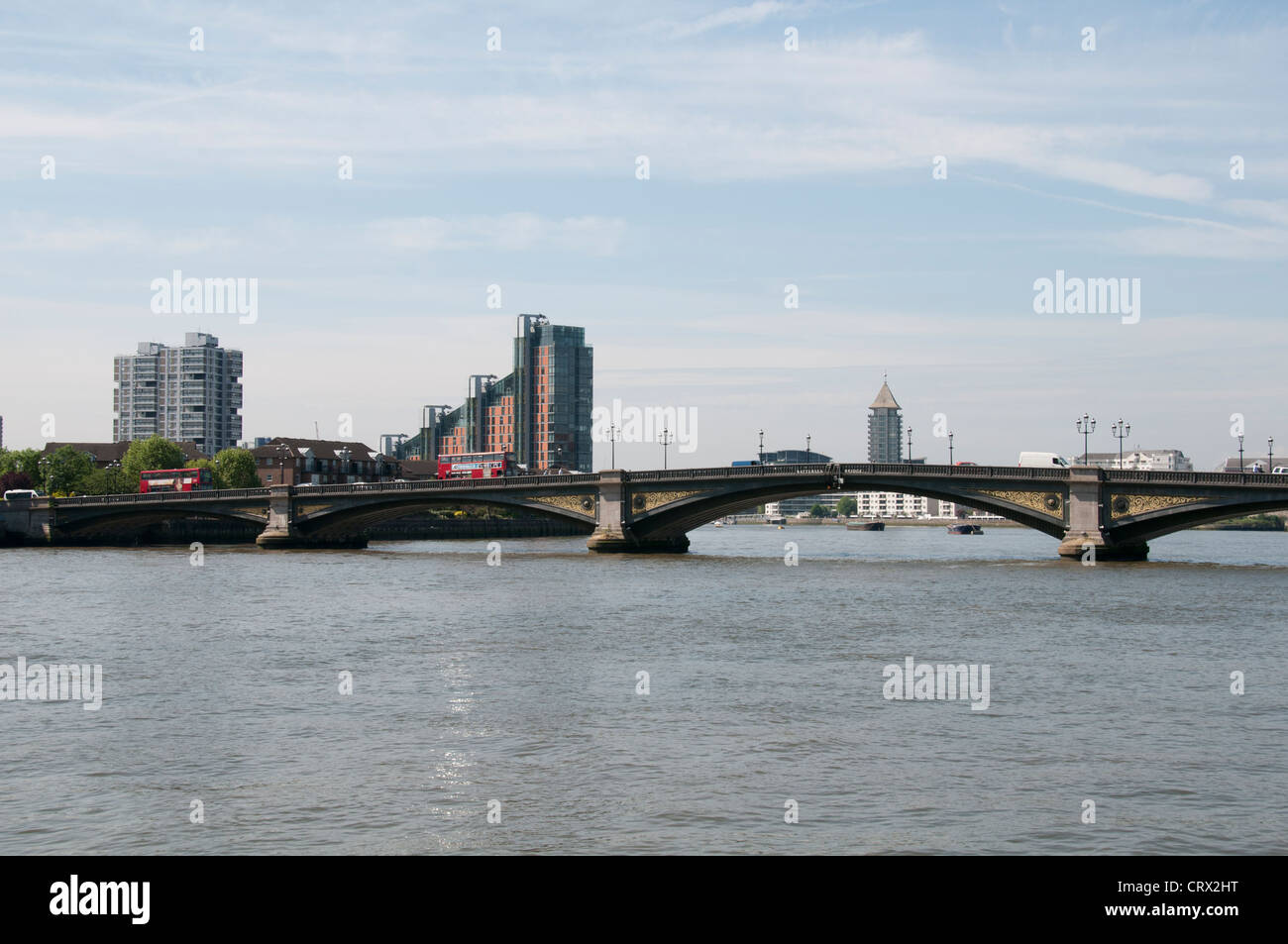 Thames river chelsea harbour buildings hi-res stock photography and ...