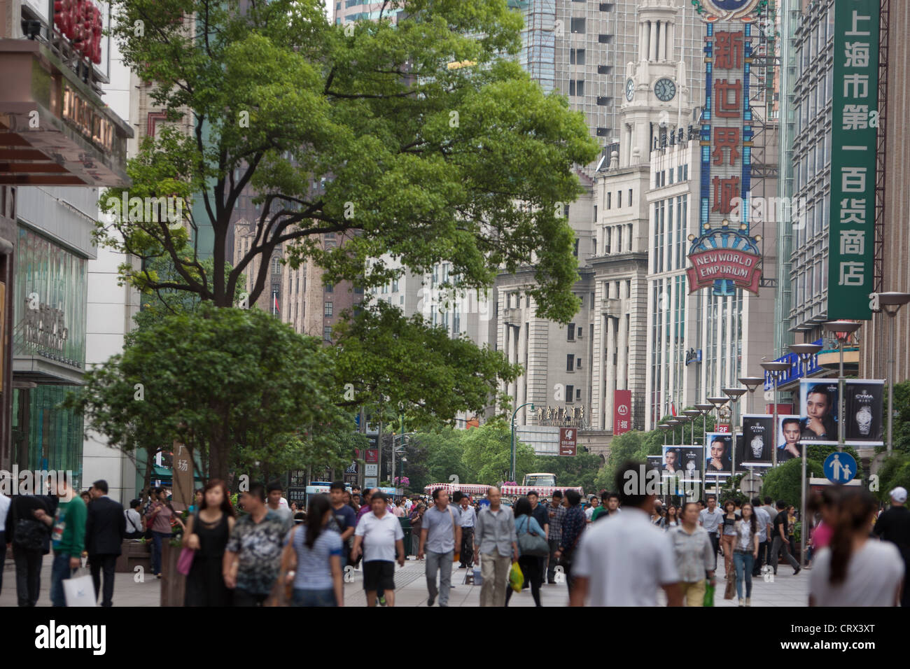 Nanjing Road shopping area, in Shanghai, China Stock Photo - Alamy
