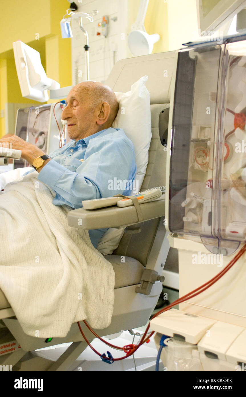 An elderly man having kidney dialysis Stock Photo - Alamy