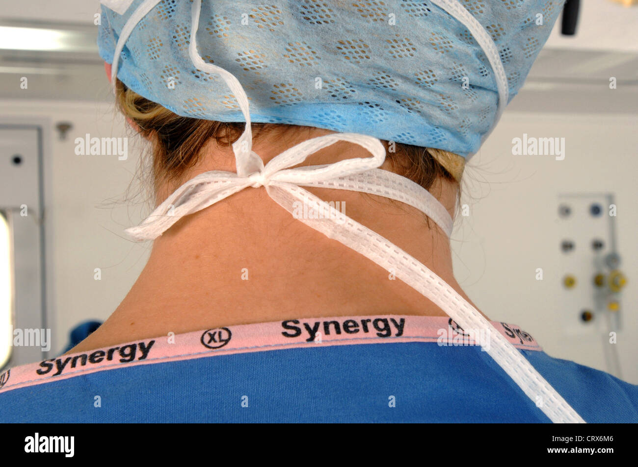 The back of a doctor's head wearing a surgical mask Stock Photo - Alamy