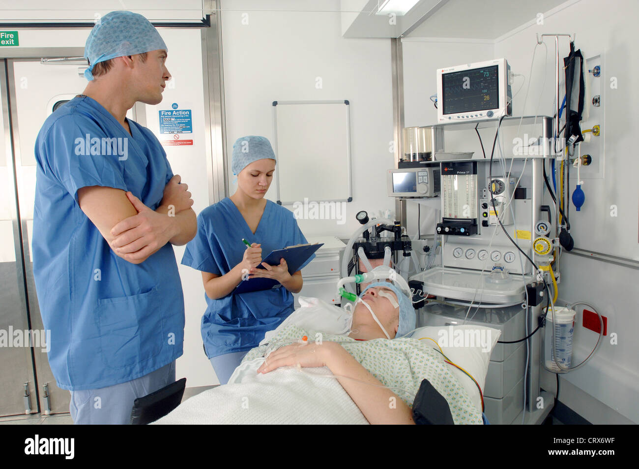 A female Anaesthetist and a surgeon check a patient's condition Stock ...