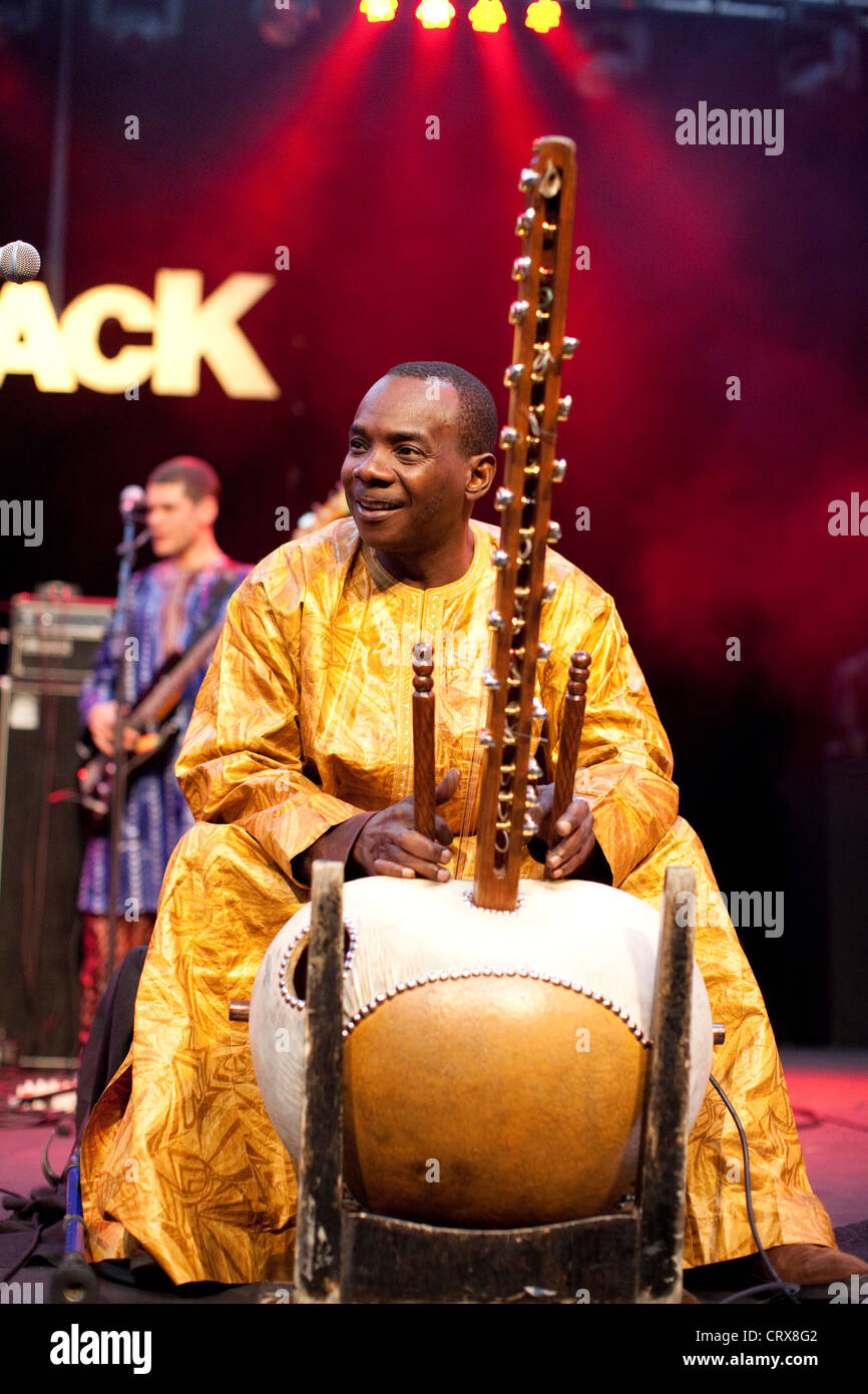 Toumani diabate hi-res stock photography and images - Alamy