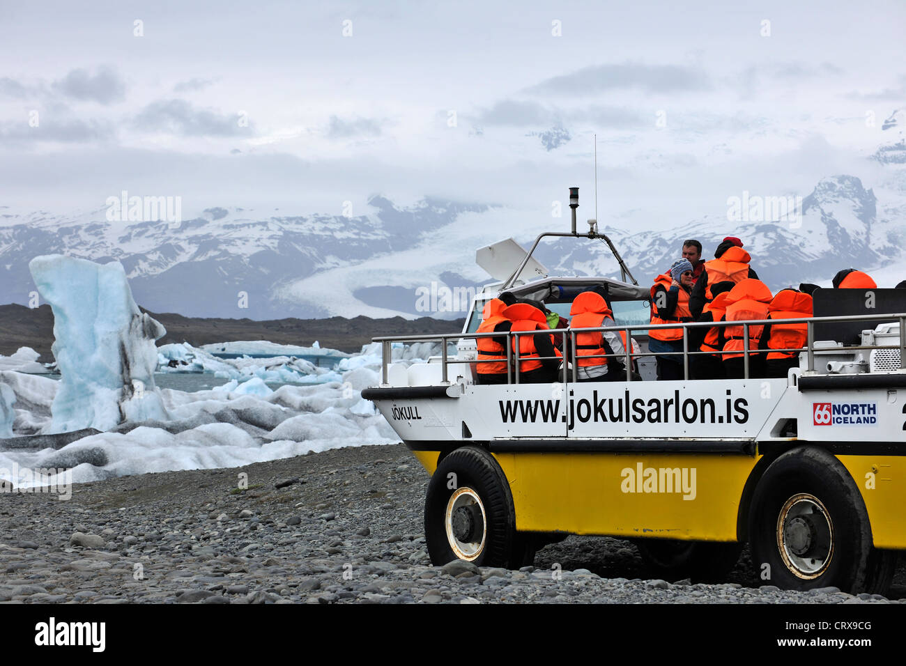 Iceberg scenery of the Joekulsarlon glacial lake and amphibious ...