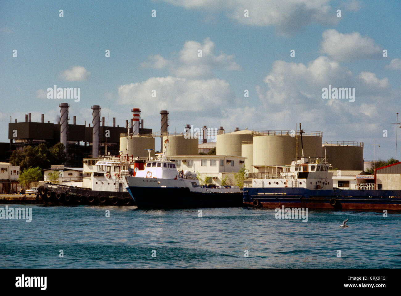 Arab oil refinery hi-res stock photography and images - Alamy