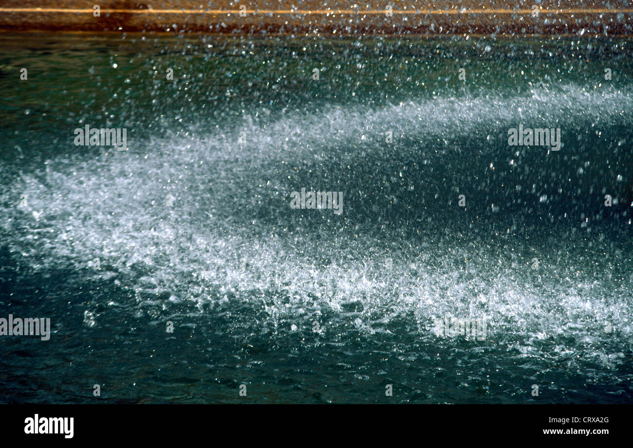 Spraying fountain hi-res stock photography and images - Alamy