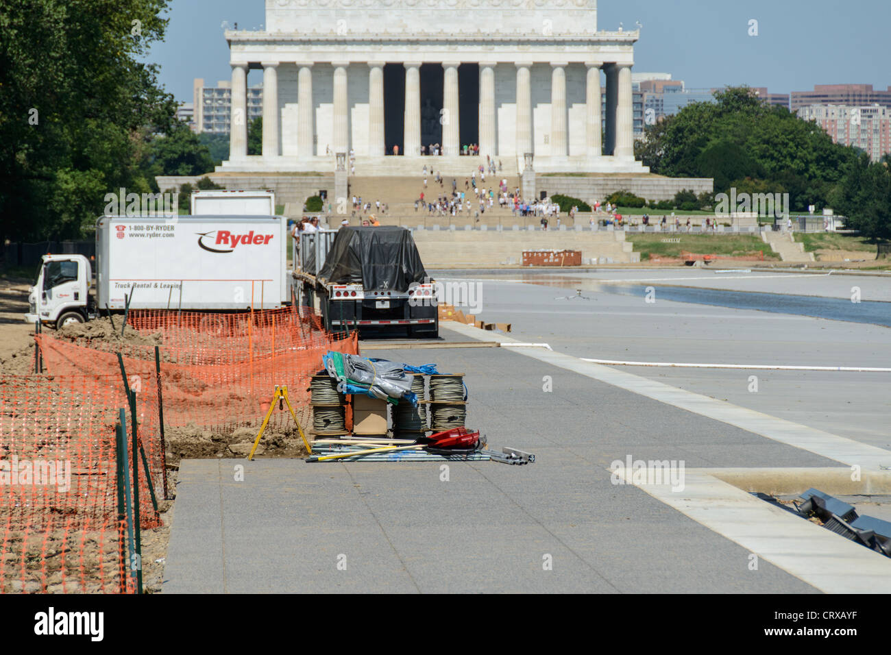 Algae reflecting pool lincoln memorial hi-res stock photography and ...