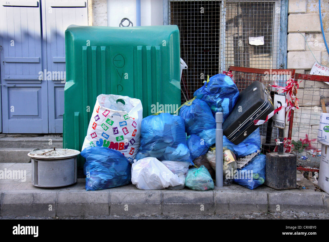 Dumping garbage hi-res stock photography and images - Alamy
