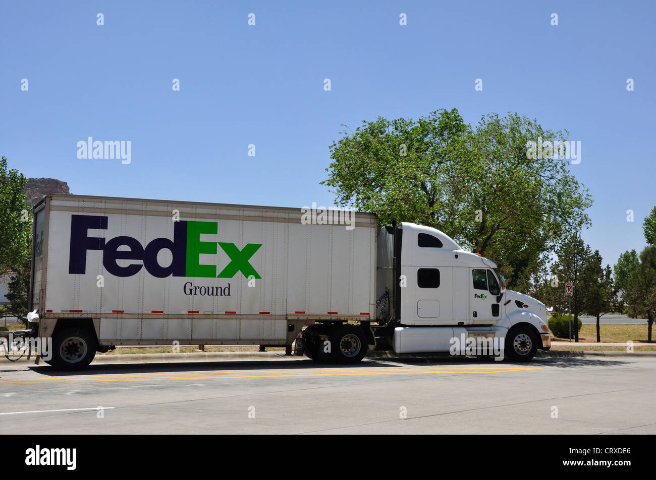 Fedex lorry trailer hi-res stock photography and images - Alamy