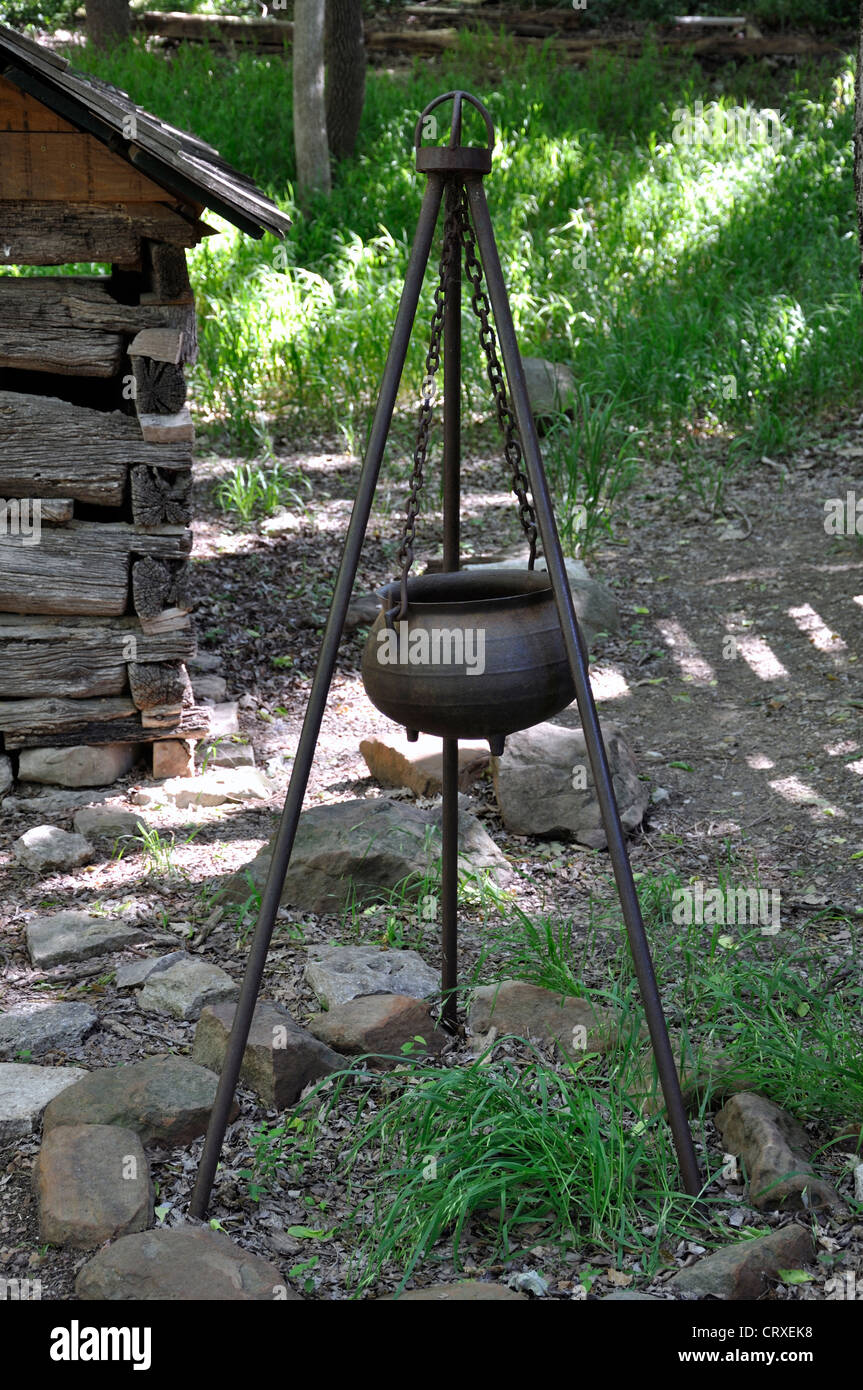 Metal tripod hi-res stock photography and images - Alamy