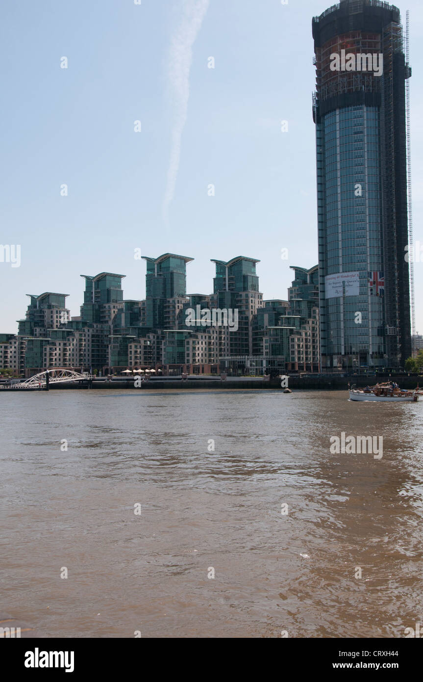 Riverside thames the through wharf hi-res stock photography and images ...