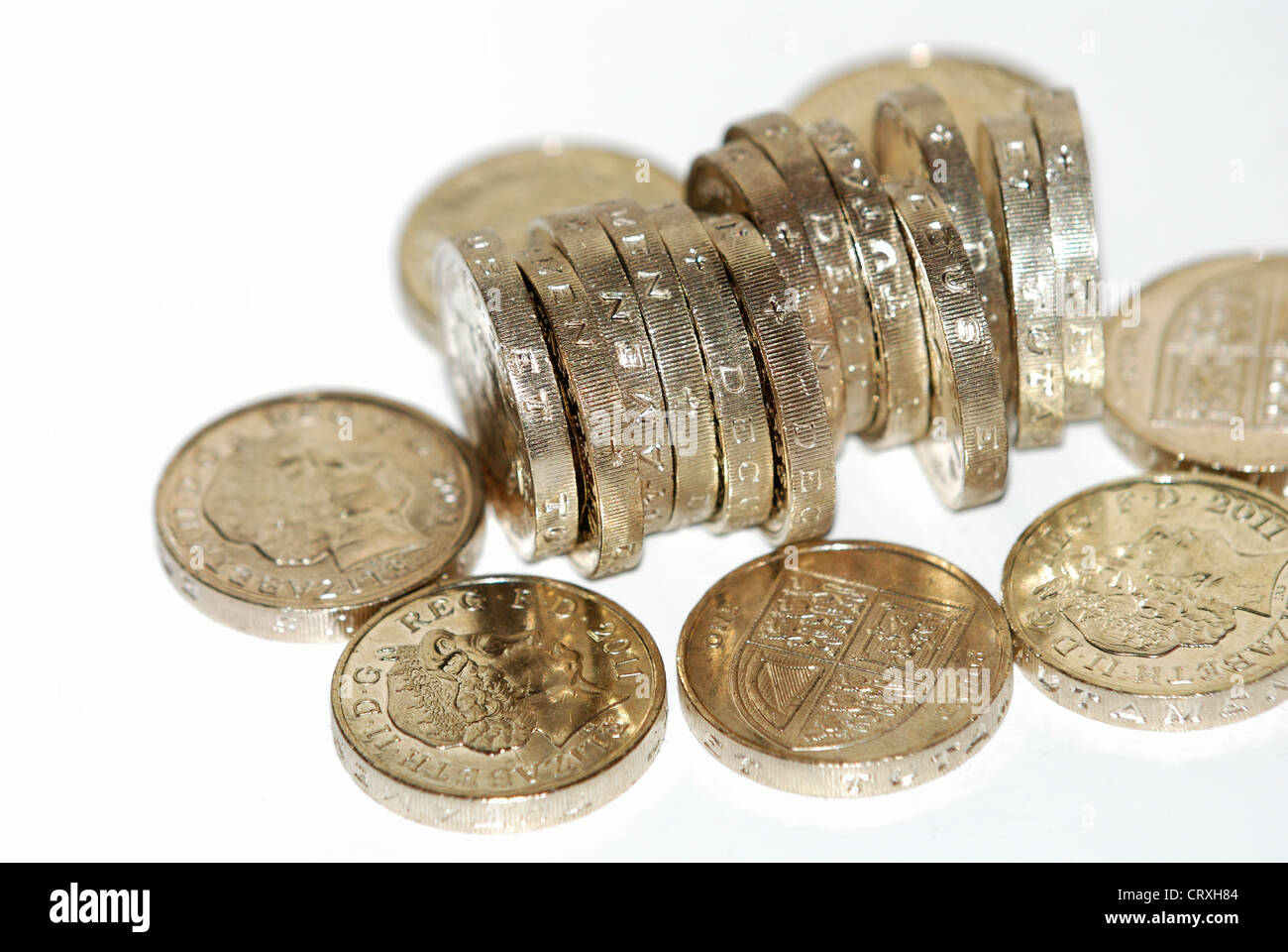 shiny new gold english one pound coins Stock Photo - Alamy