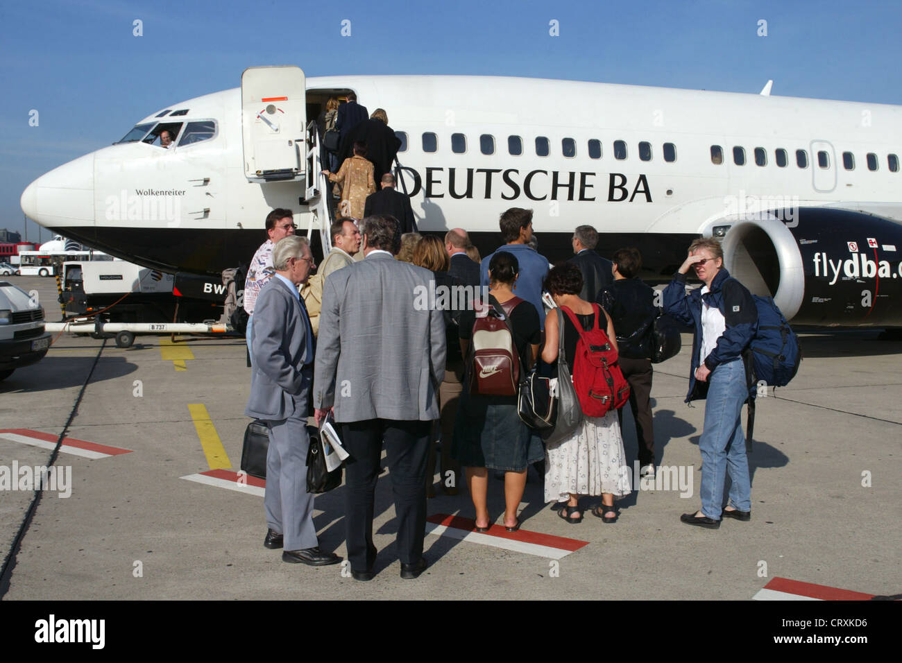 Boarding passengers aircraft hi-res stock photography and images - Alamy