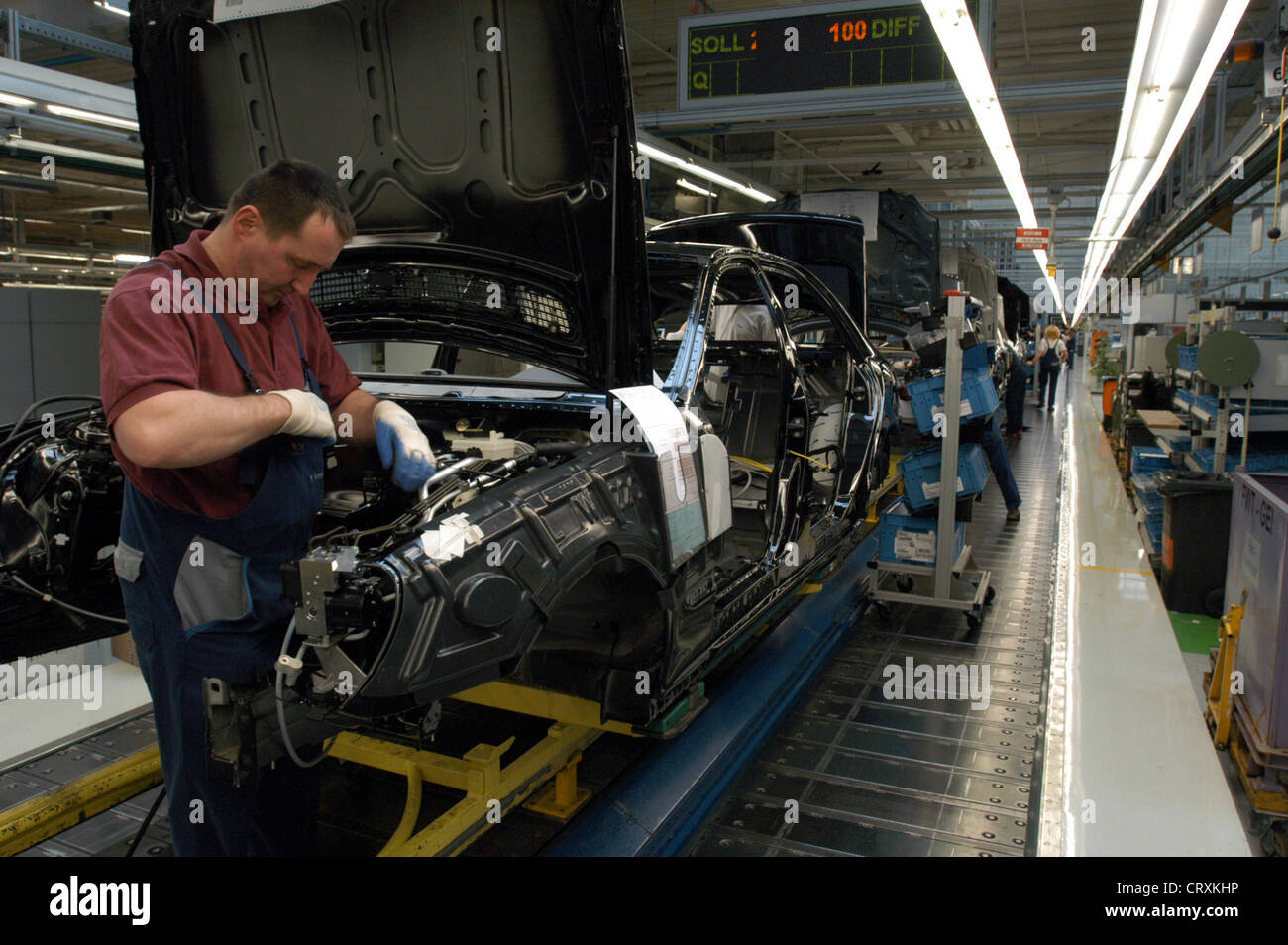 Chrysler factory job hi-res stock photography and images - Alamy
