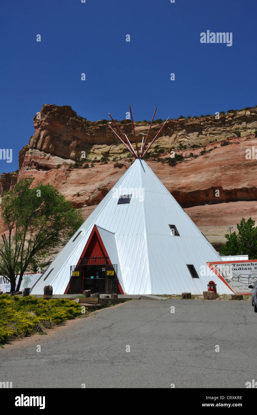 Indian Village Trading Post along Old Route 66, on Arizona and New ...