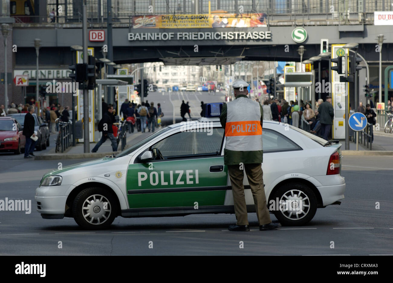 Police blocking hi-res stock photography and images - Alamy