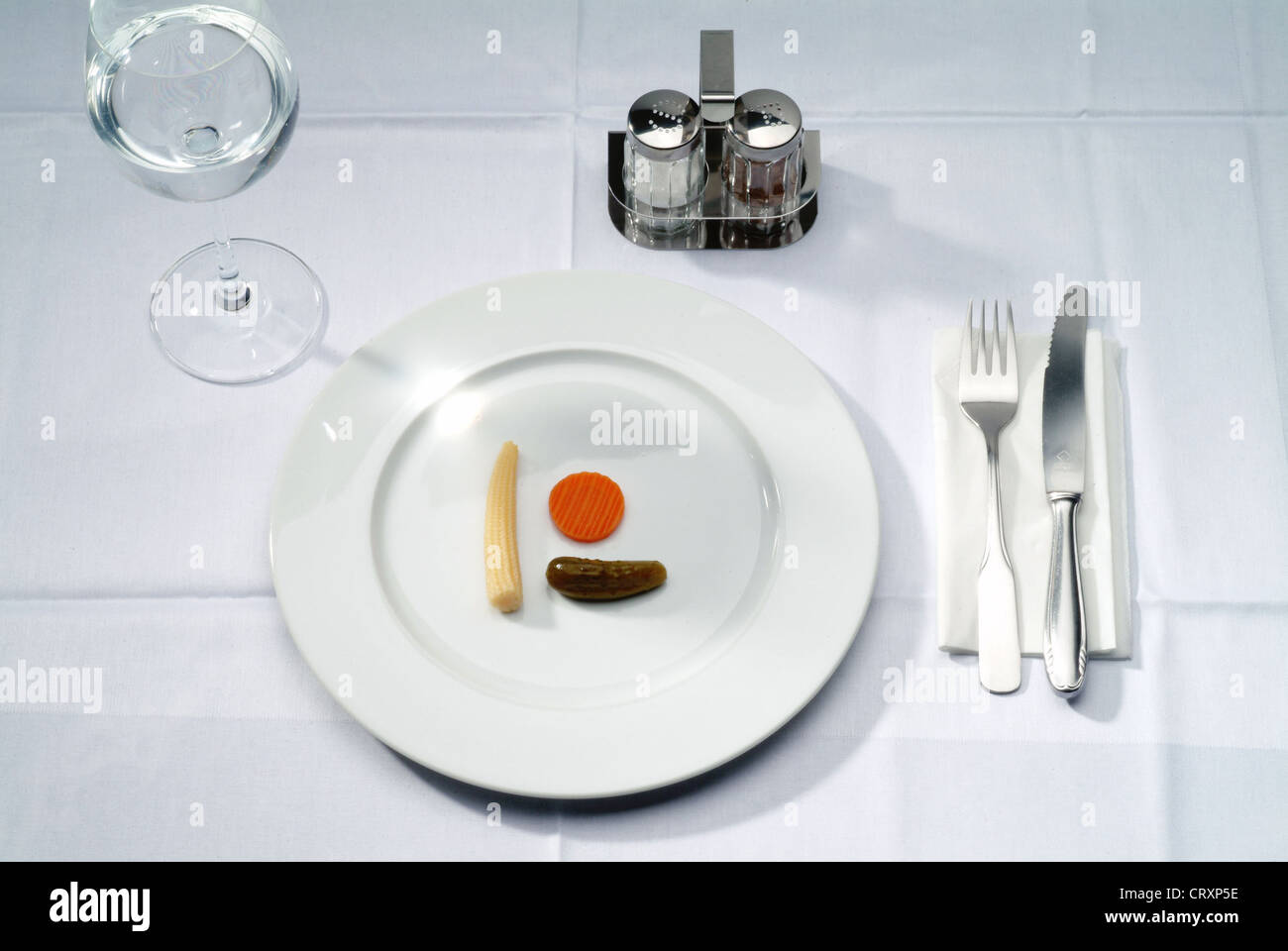 Almost empty plate hi-res stock photography and images - Alamy