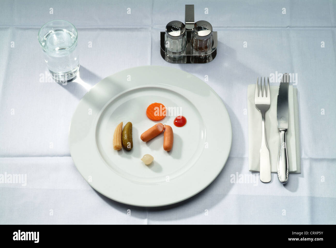 Almost empty plate hi-res stock photography and images - Alamy