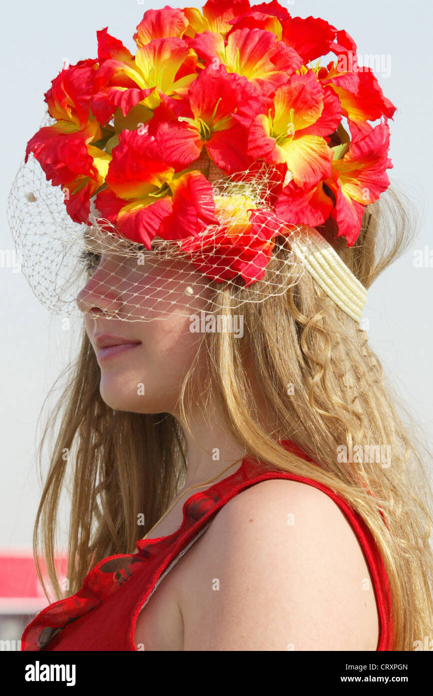 Viewers with hat on the Nad Al Sheba Racecourse in Dubai Stock Photo ...