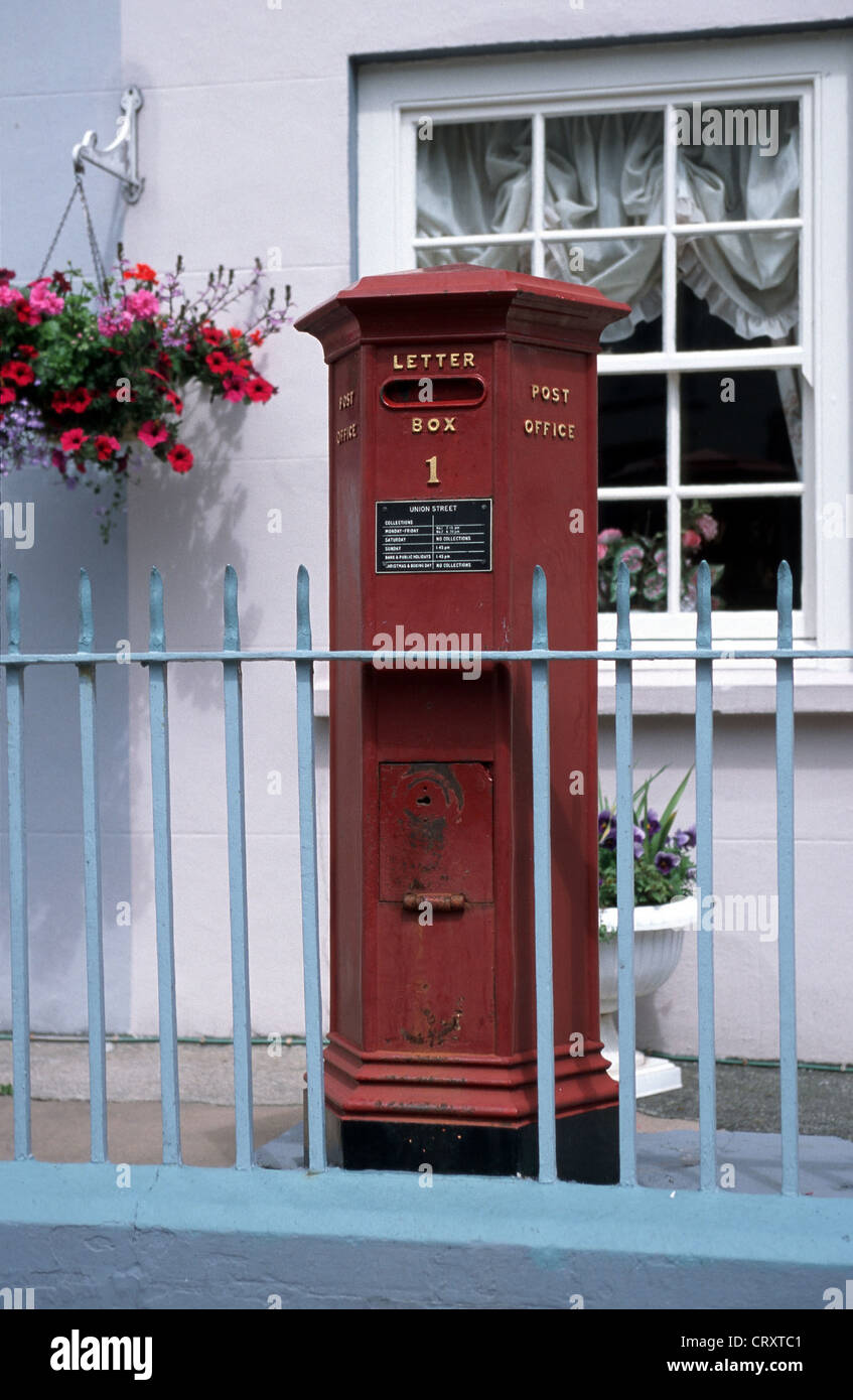 Guernsey postbox hi-res stock photography and images - Alamy