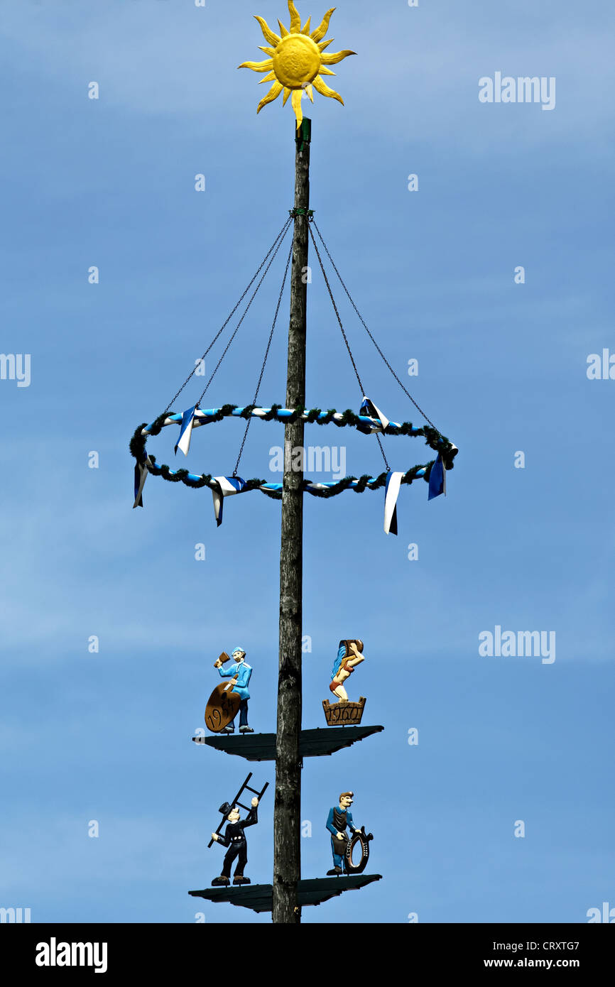 Top of maypole hi-res stock photography and images - Alamy
