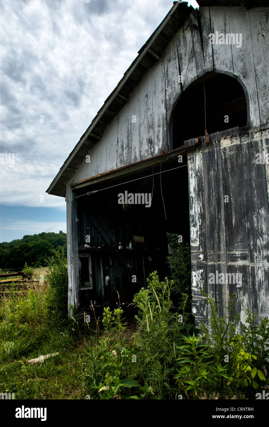 Dark Barn Door Open' Stock Photos & Dark Barn Door Open' Stock Images ...