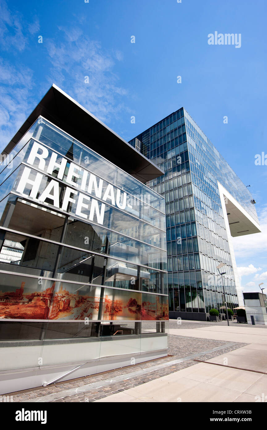 Modern commercial architecture hi-res stock photography and images - Alamy