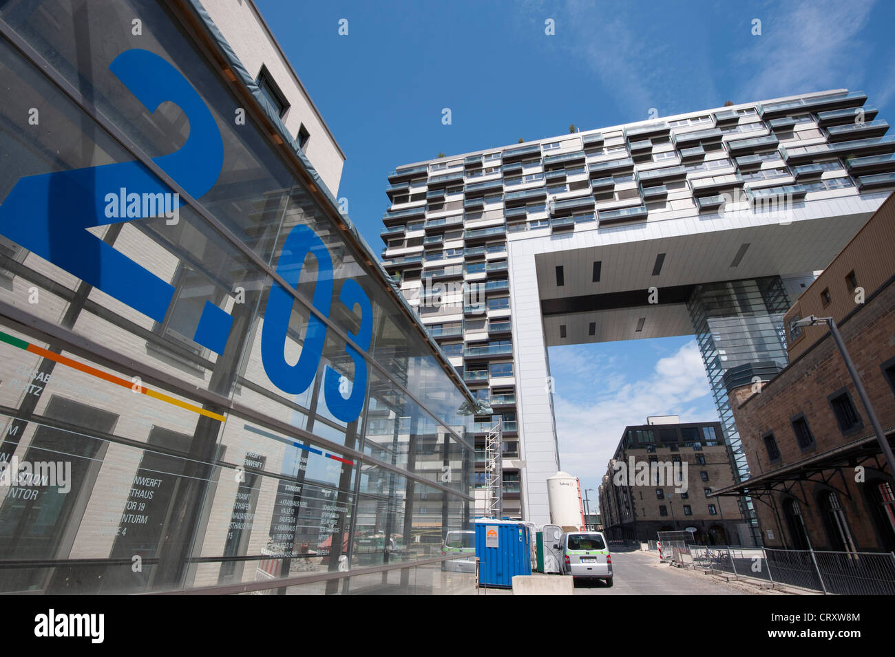 Modern commercial architecture hi-res stock photography and images - Alamy