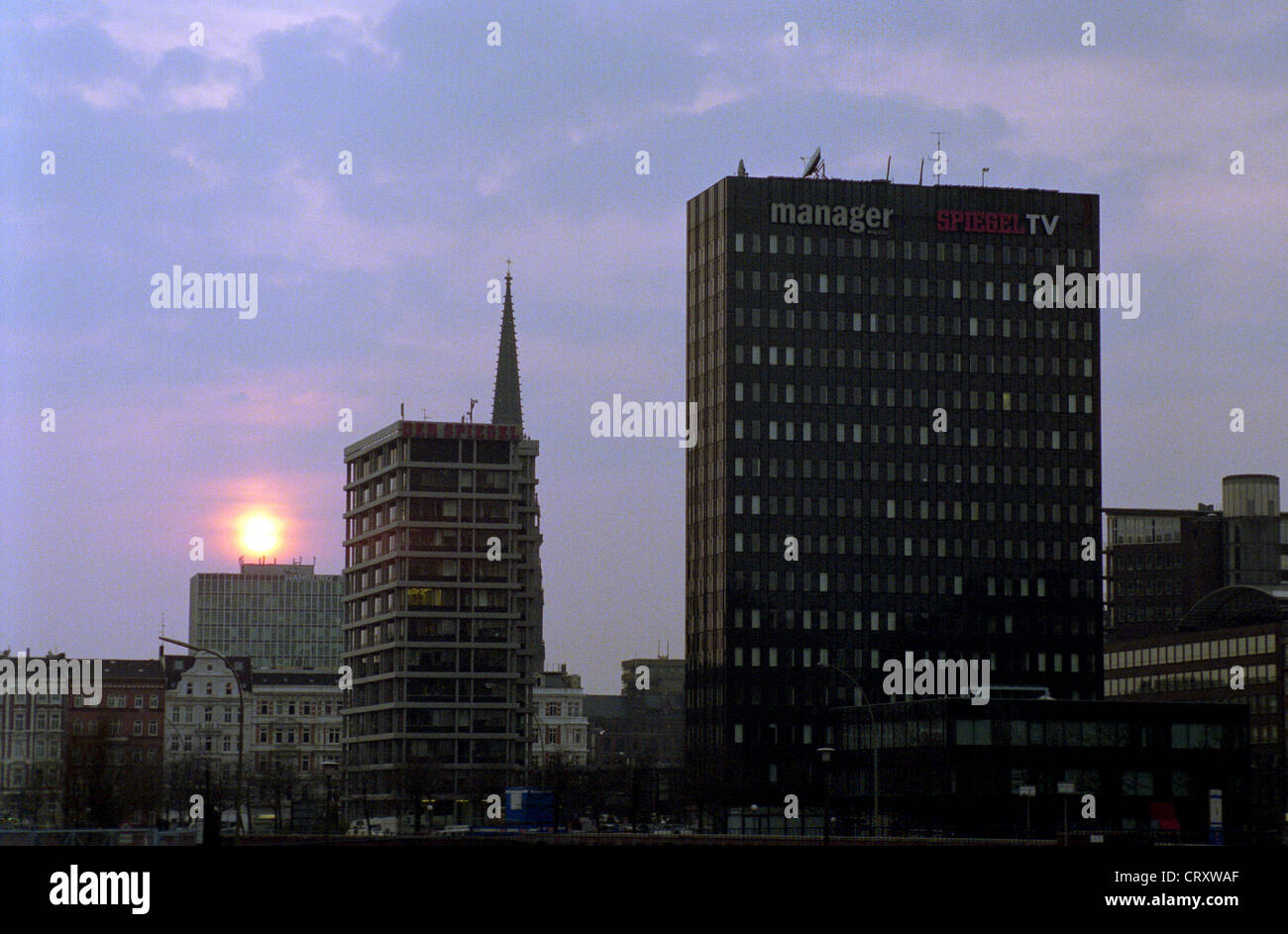 Office buildings and the Mirror Group, Hamburg Stock Photo - Alamy