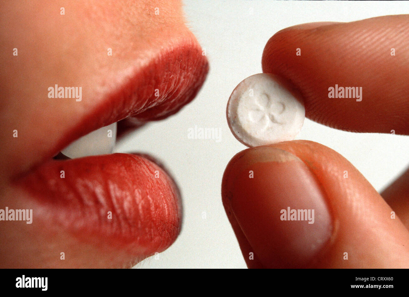 Pill symbol hi-res stock photography and images - Alamy
