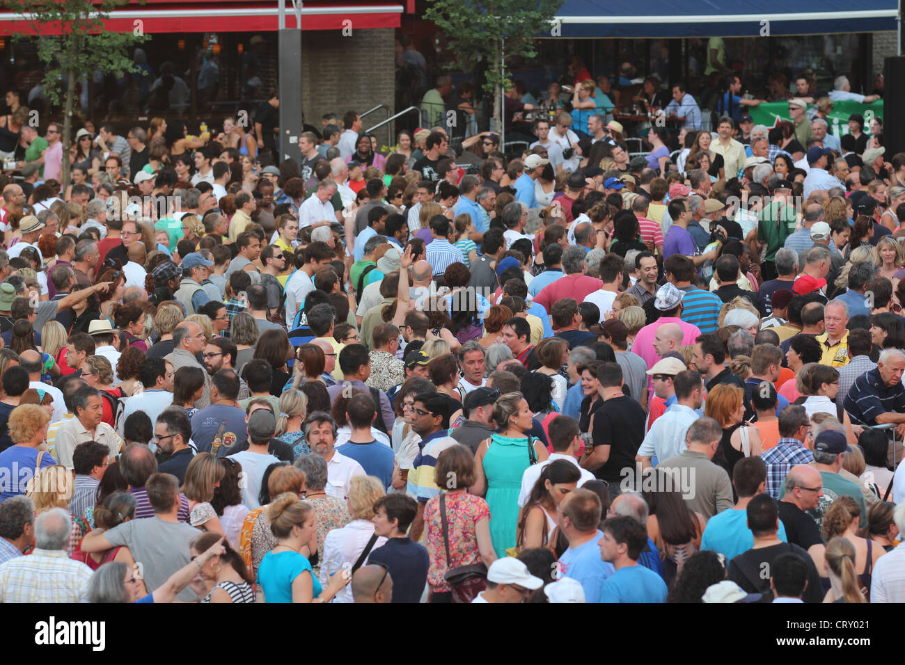 Big crowd outdoors daytime at Montreal Jazzfest Stock Photo - Alamy