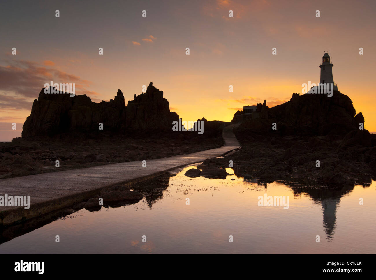 La Corbière Lighthouse sunset at Corbiere lighthouse and walkway ...