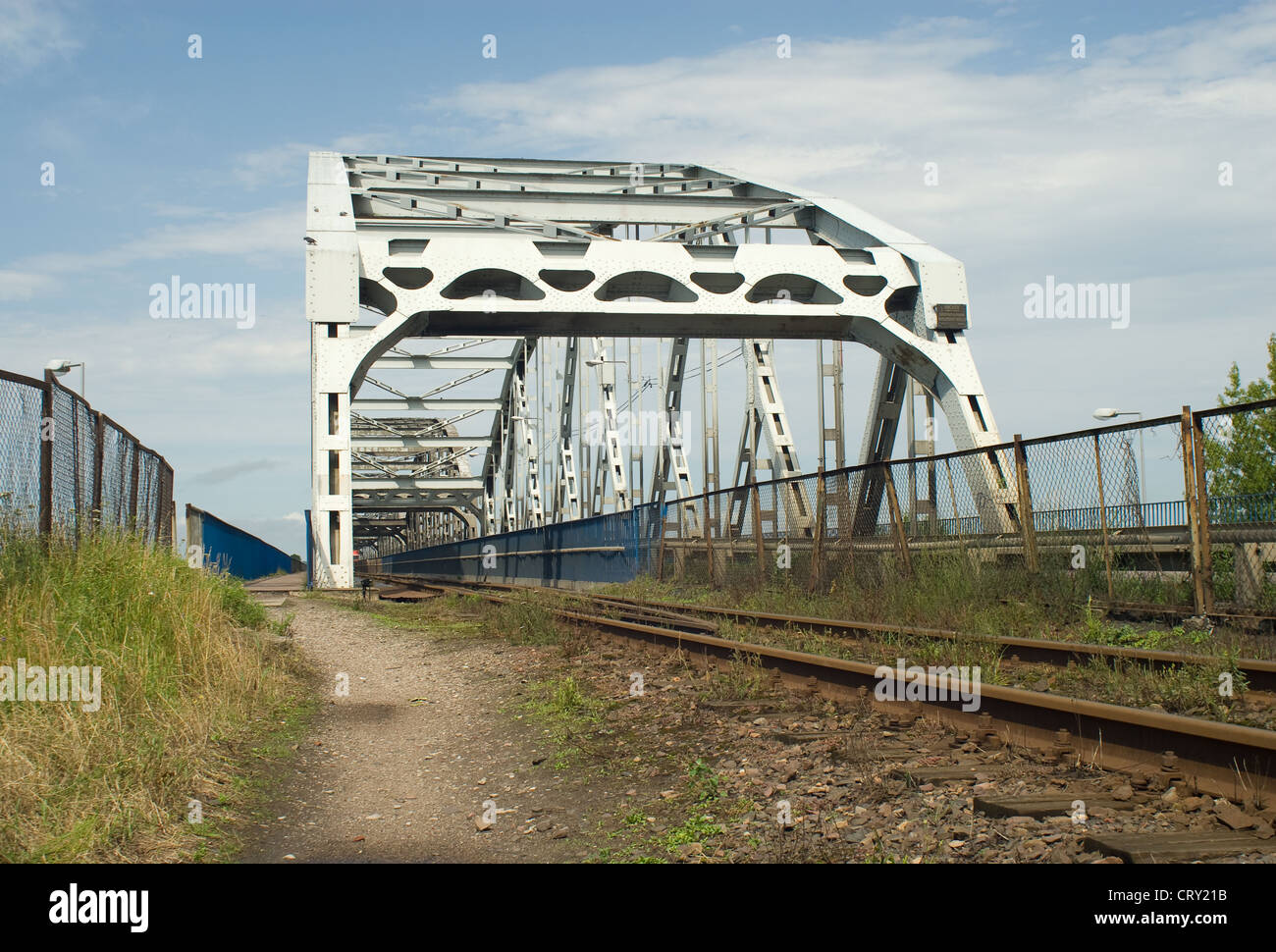 Bridge grass hi-res stock photography and images - Alamy
