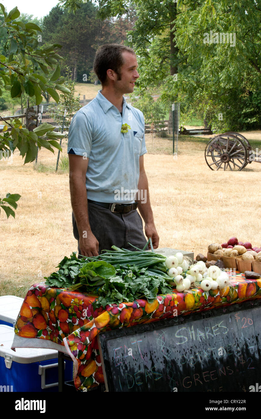Man selling vegetables hi-res stock photography and images - Alamy