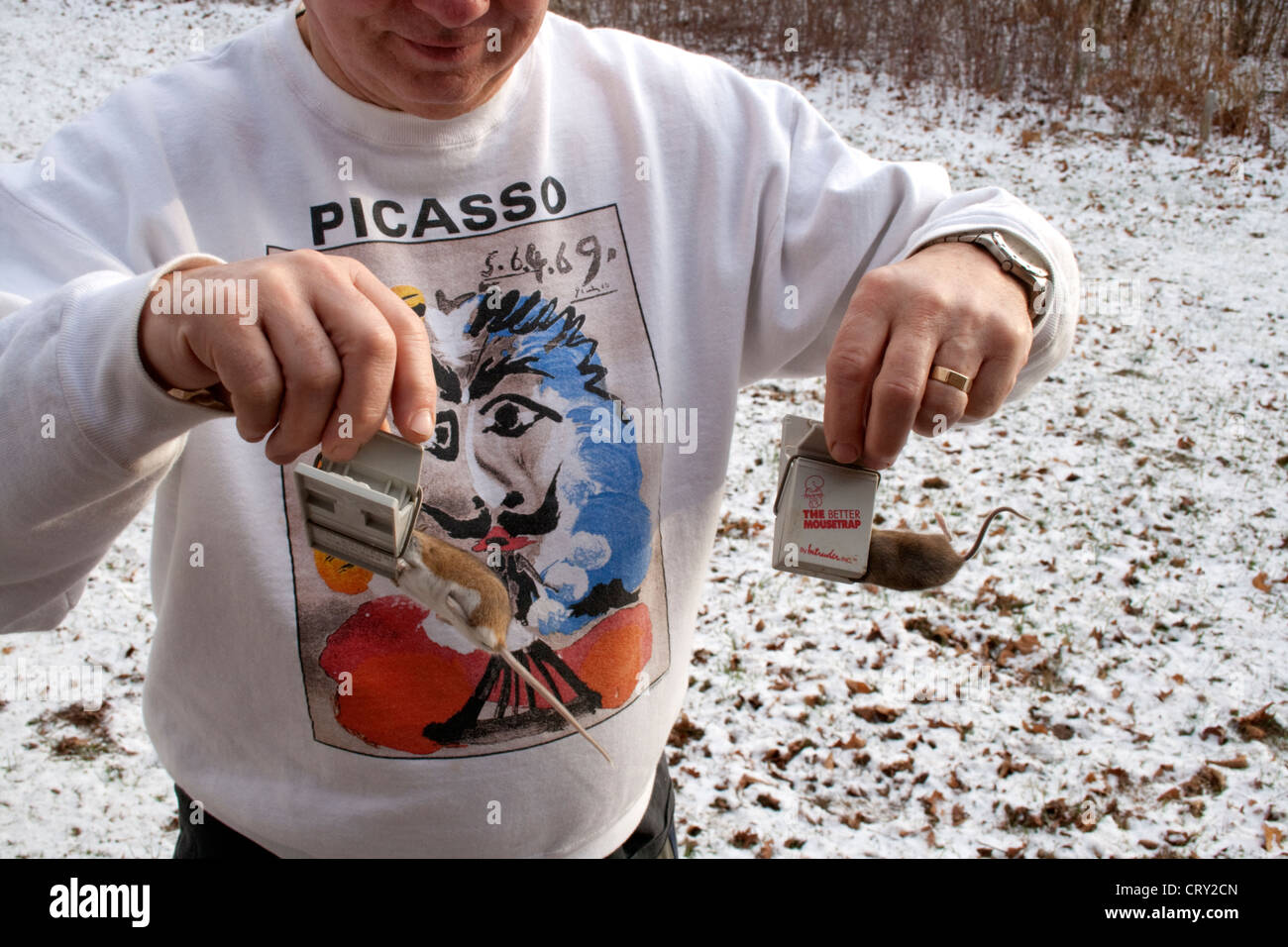 Man caught in mouse trap hi-res stock photography and images - Alamy