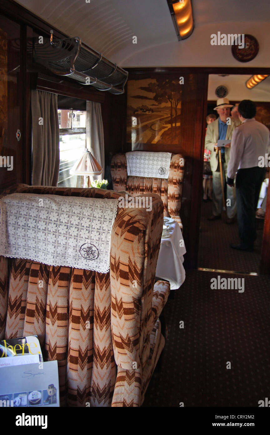 The British Pullman Brighton Belle on the platform at Victoria station ...