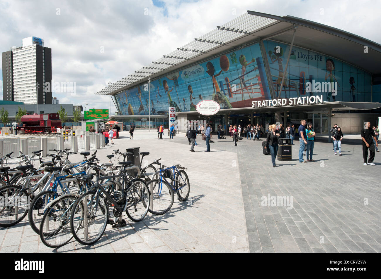 London stratford railway station hi-res stock photography and images ...