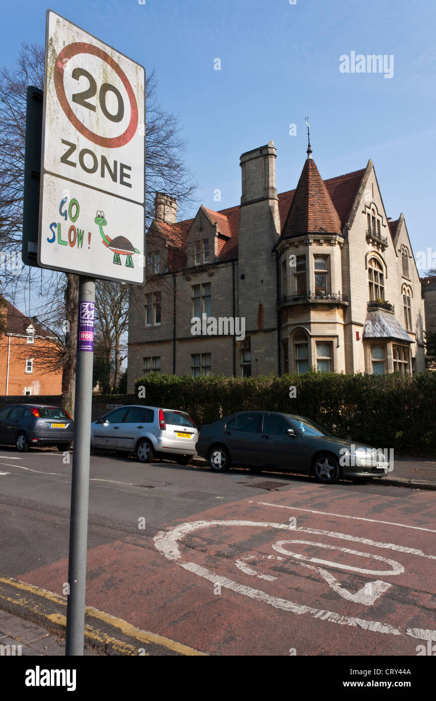 20mph zone uk hi-res stock photography and images - Alamy