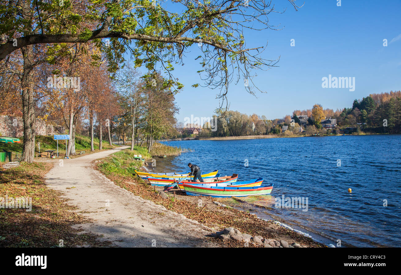 Colorful rowing boats on moored on the lakeside, Lake Gale, Trakai ...
