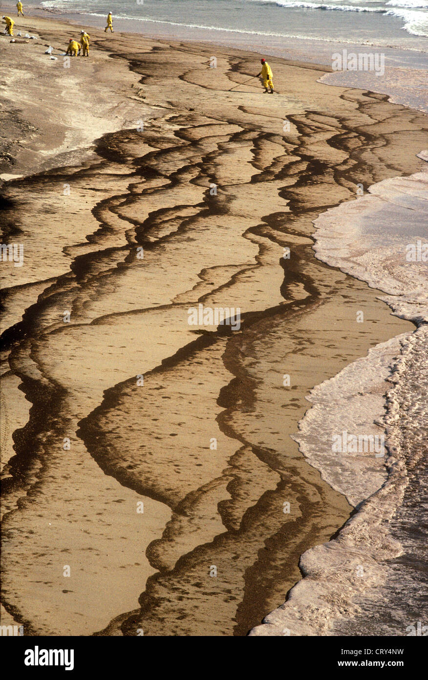 Oil polluted beaches hi-res stock photography and images - Alamy